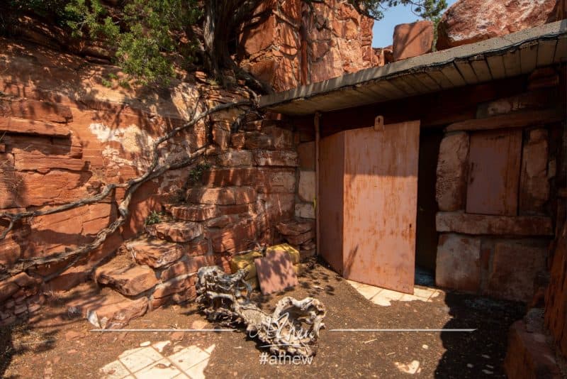 The Coolest Abandoned Home I’ve Ever Seen! (Elvis House) – Arizona Jones